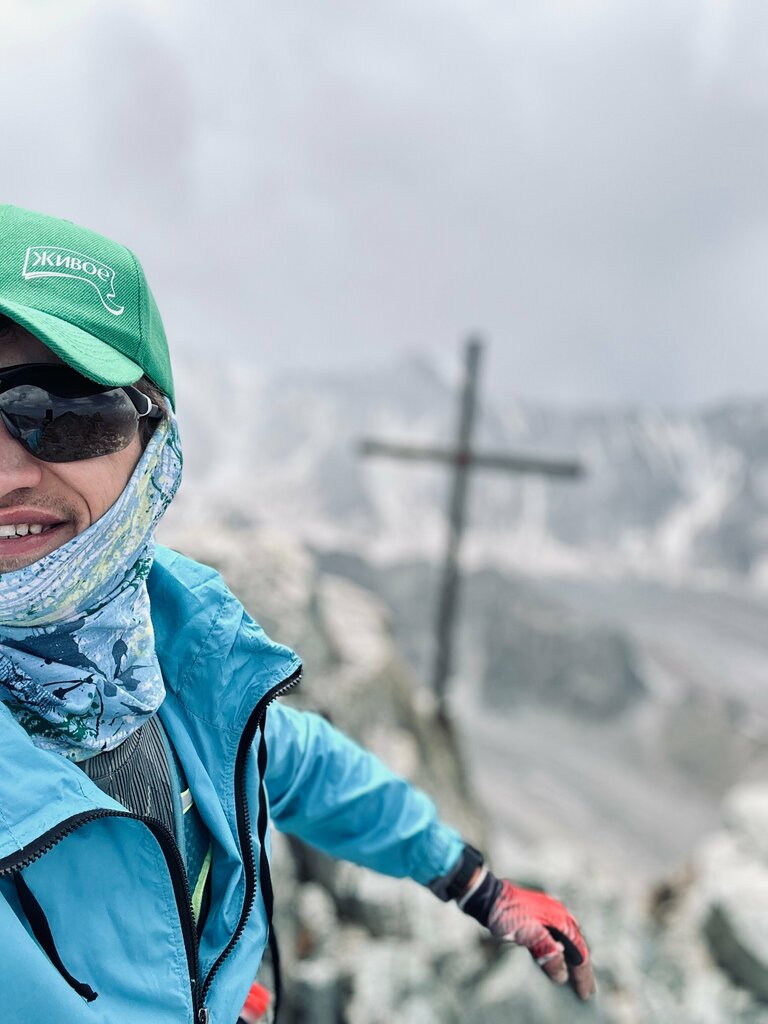 Dağ zirvesi Пик Байчечекей 4515 метров, Çuy ili, foto