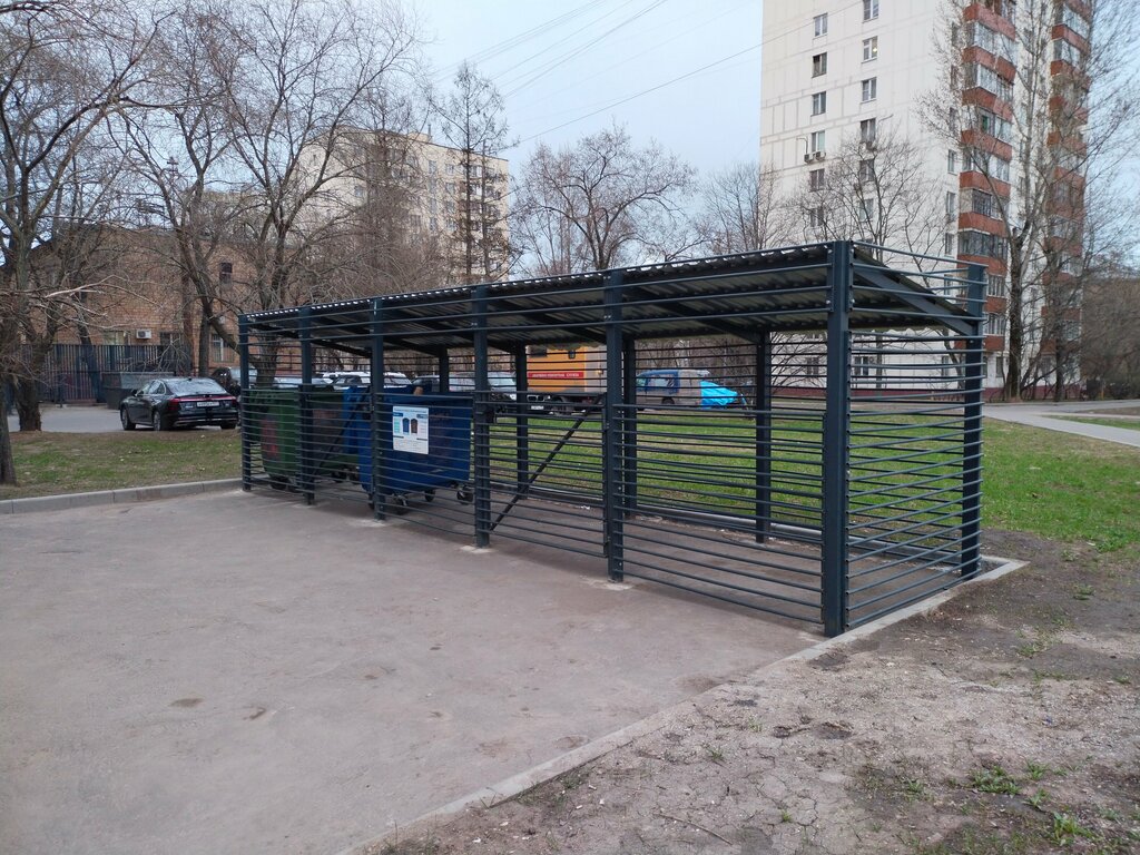 Ayrı çöp toplama noktası Waste sorting, Moskova, foto