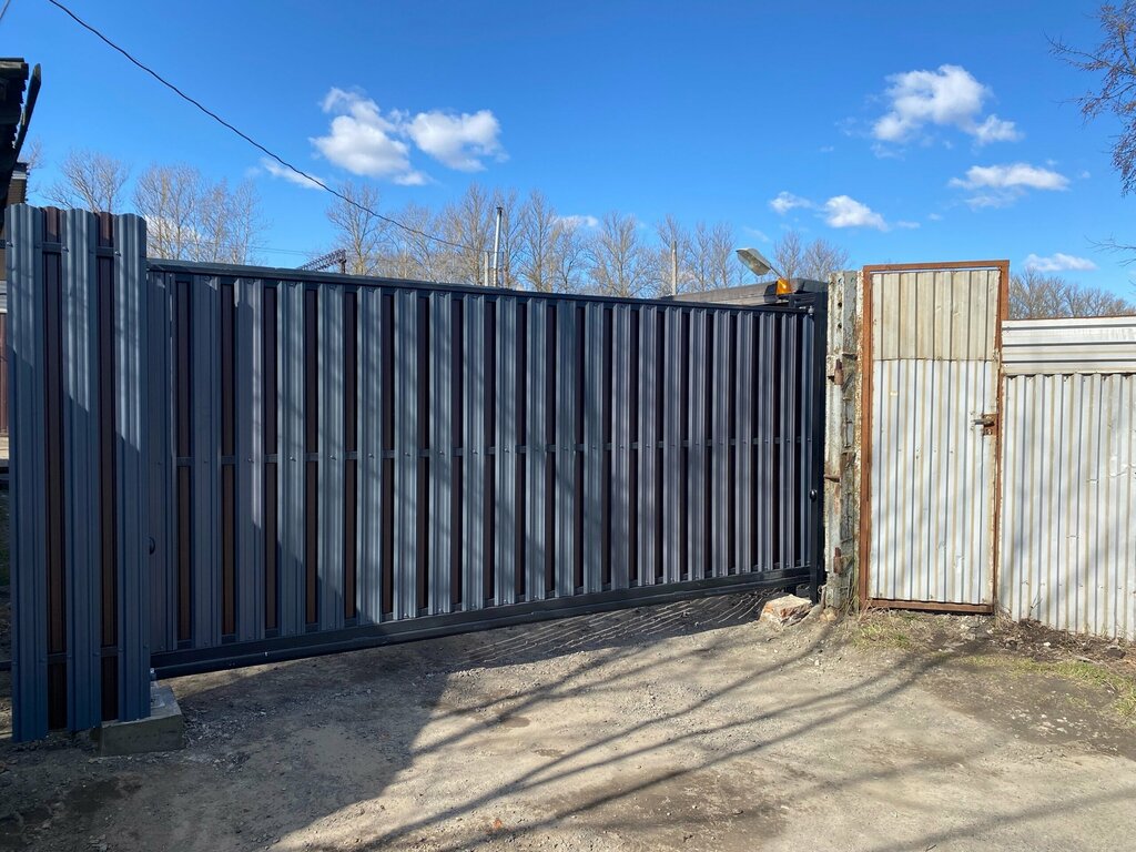 Çitler, parmaklıklar ZaborLego78, Sosnoviy Bor, foto