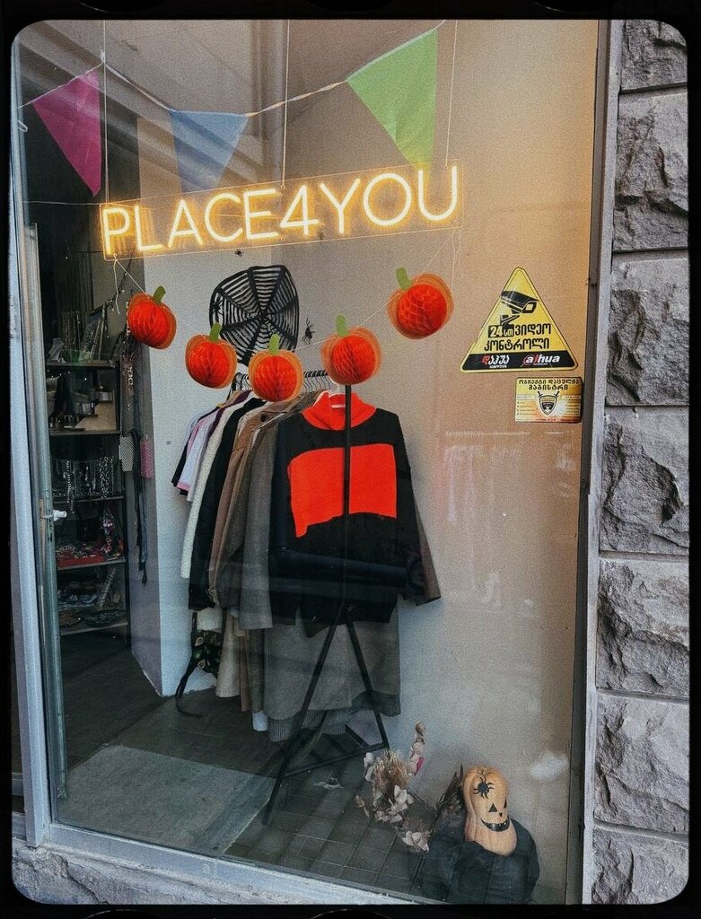 Giyim mağazası Place4you, Tiflis, foto