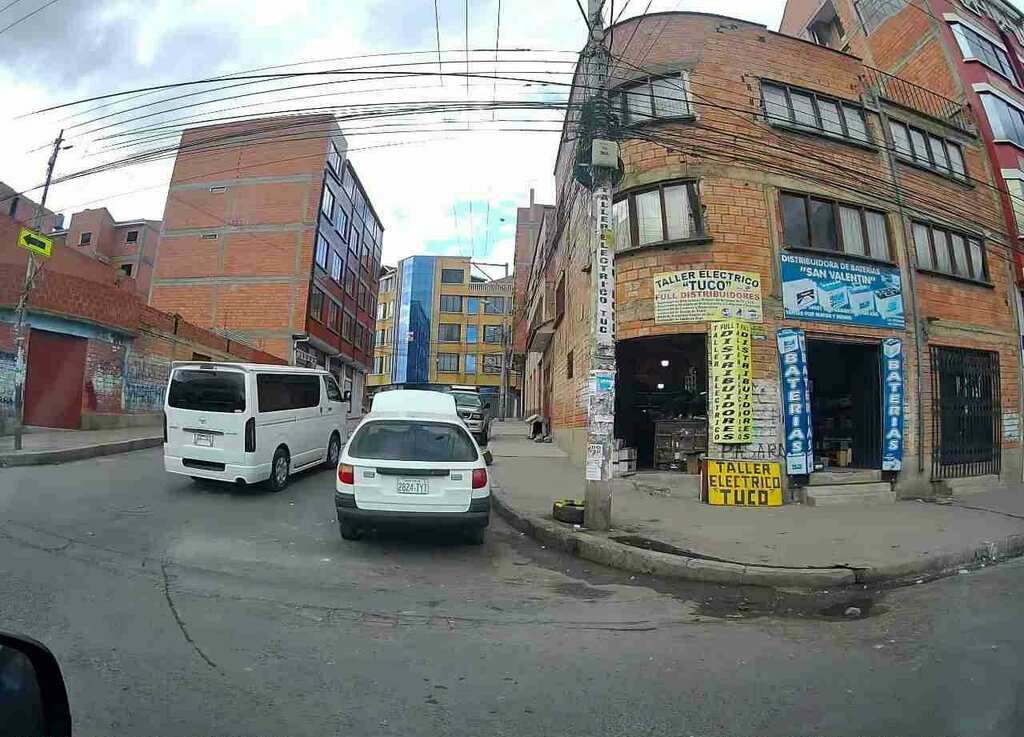 Oto döşeme Tuco Electric Workshop, El Alto, foto
