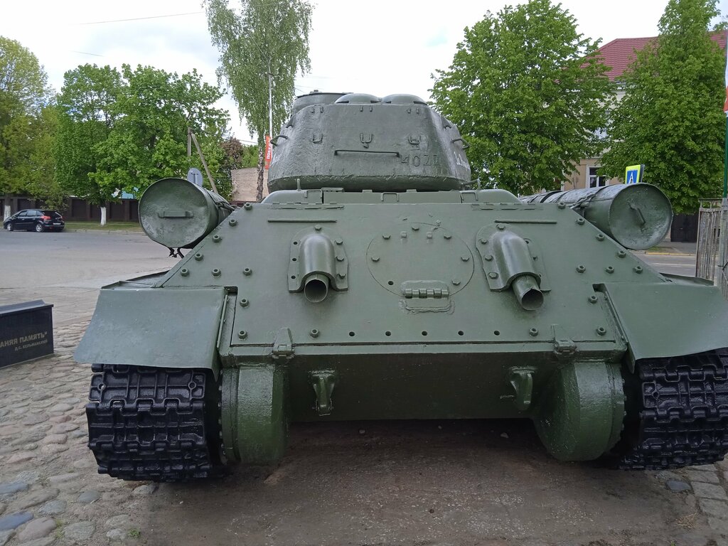 Teknoloji anıtı Танк Т-34-85, Sovetsk, foto