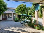 Гостевой дом Зеленый дворик (Южная улица No:2, село Штормовое), otel  Kırım Cumhuriyeti'nden