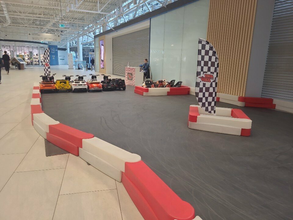 Spor ve eğlence merkezi Mini Drift, Kudrovo, foto