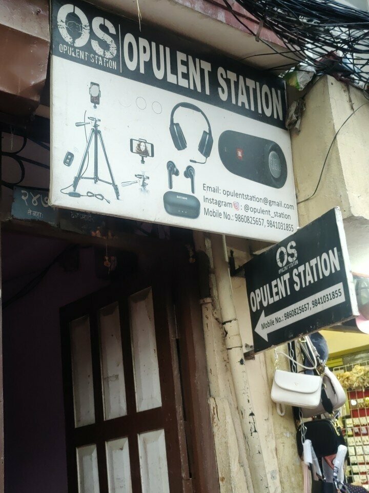 Cep telefonu aksesuarları Opulent station, Katmandu, foto
