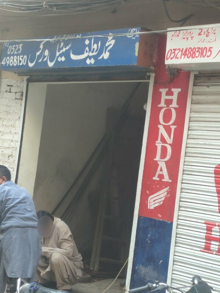 Metal eşya tamircileri Muhammad lateef steel workers shop, Lahor, foto