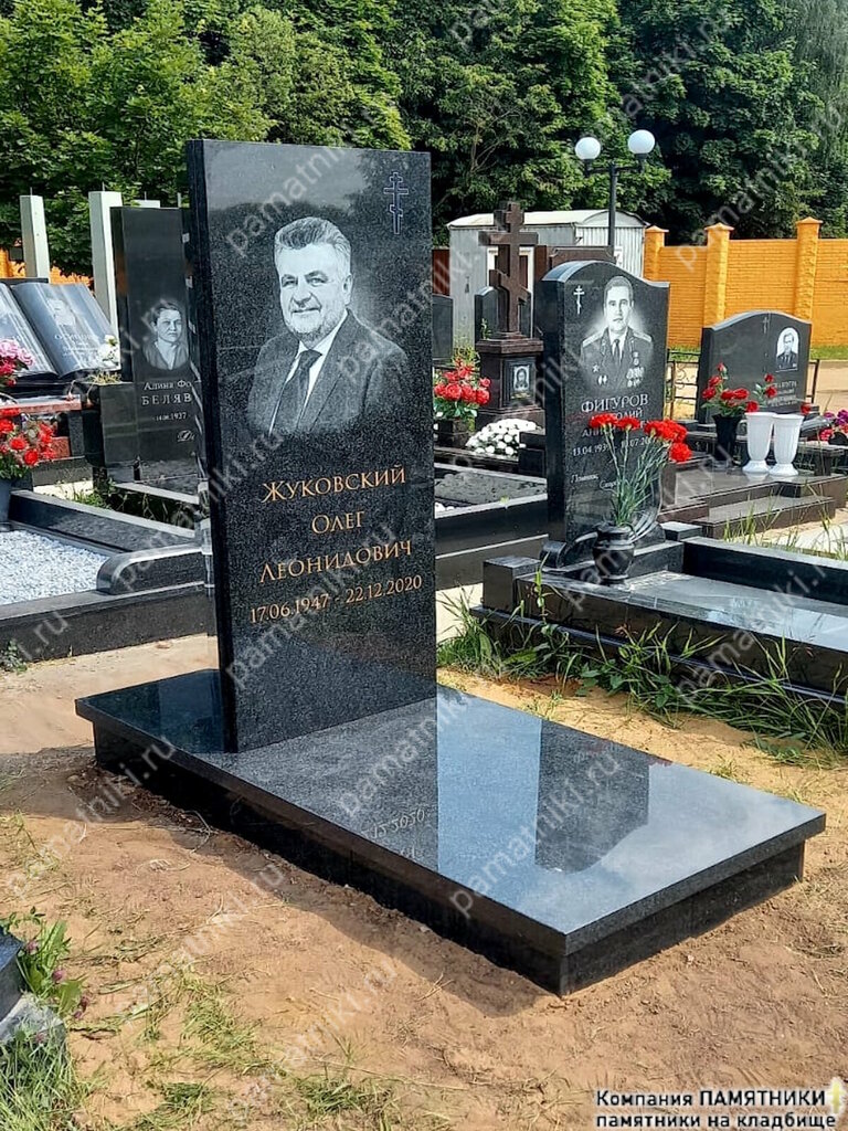 Heykel ve mezarlık taşı üreticileri Pamatniki, Lipetsk, foto