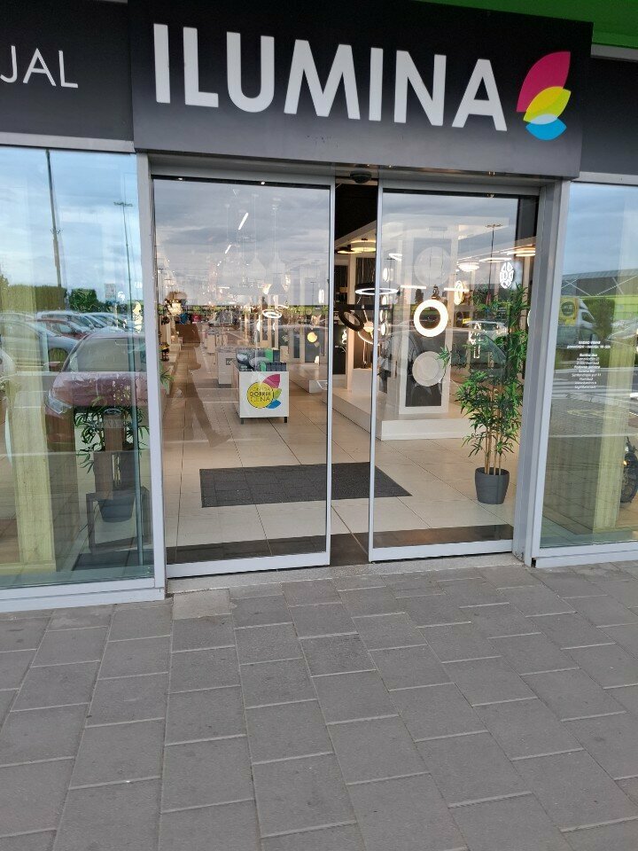 Lamba ve avize mağazaları Ilumina, Novi Sad, foto