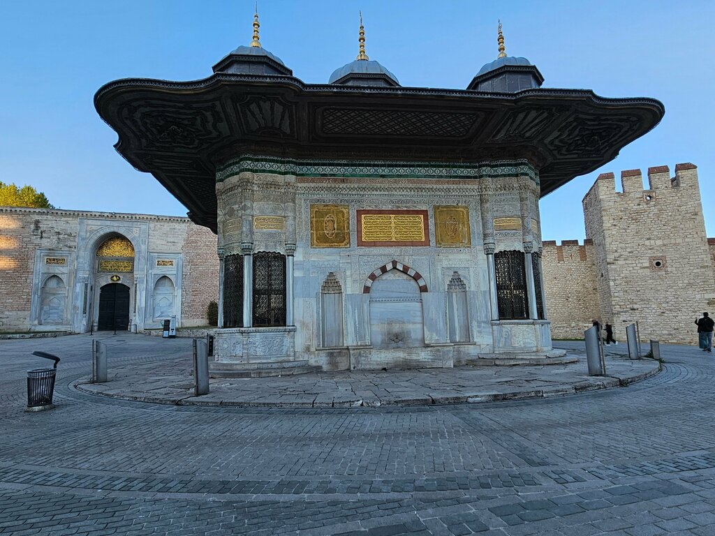 Turistik yerler III. Ahmet Çeşmesi, İstanbul, foto