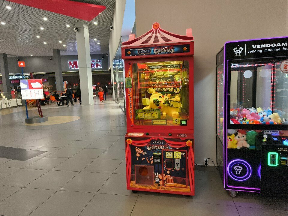 Oyun makinesi Monkey circus, Murmansk, foto