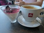 Illy caffe (Shota Rustavelis gamziri No:2/4), kafe  Tiflis'ten
