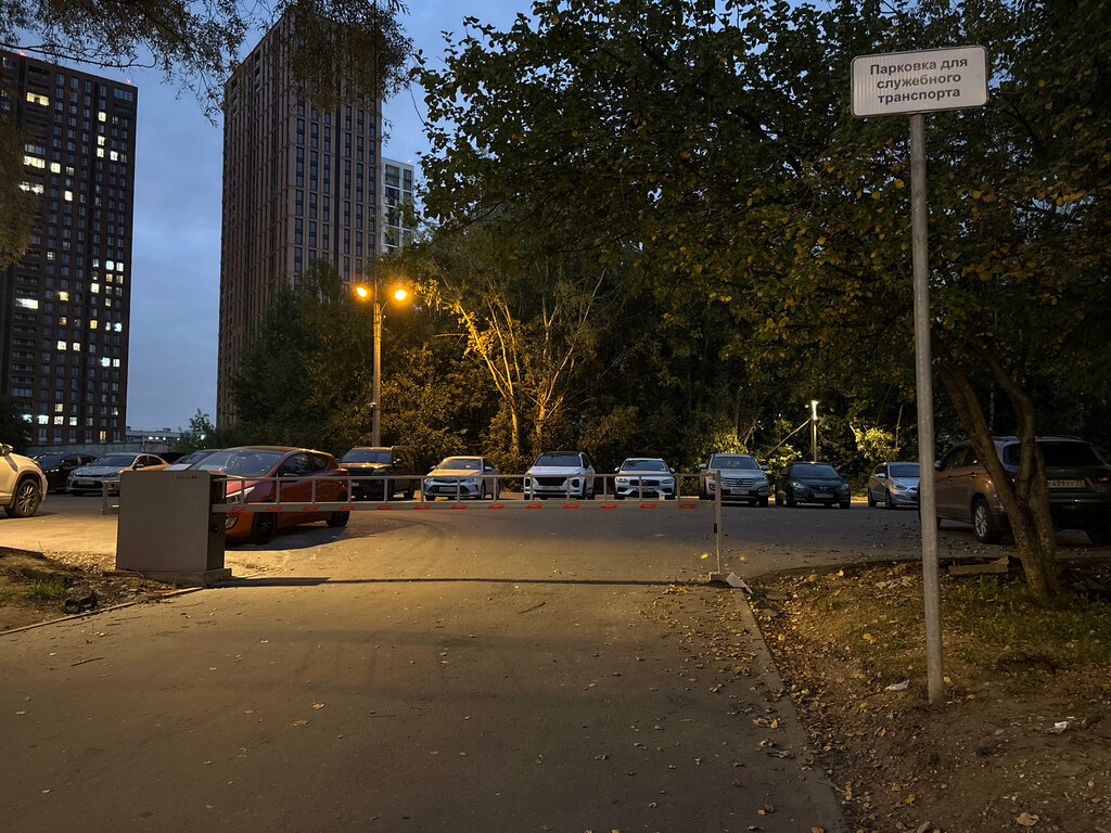 Otoparklar Car park, Moskova, foto