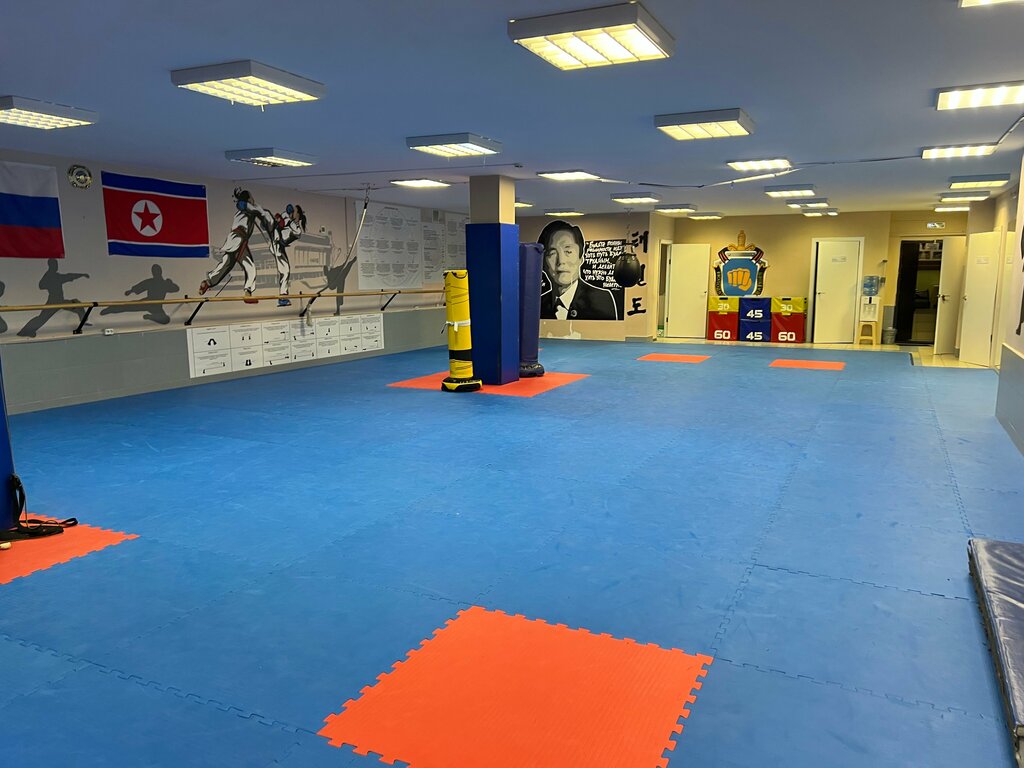 Spor kulüpleri Солнечное место, Lobnia, foto