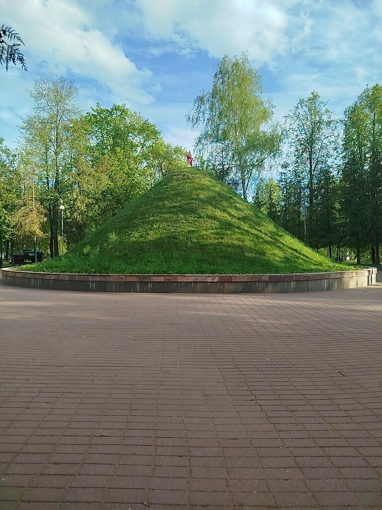 Anıt, heykel Курган Славы, Orsha, foto