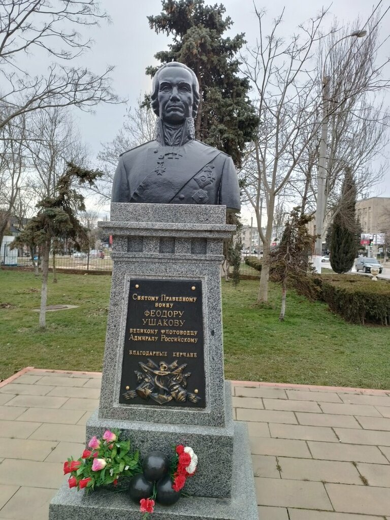 Anıt, heykel Бюст адмирала Ф.Ф. Ушакова, Kerç, foto