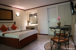 Splash Mountain Resort Hotel (Calabarzon, Laguna, Los Baños), otel  Los Banos'tan