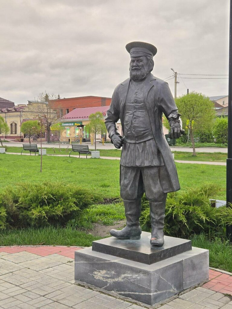 Park, sokak heykeli Купец, Kamyşlov, foto