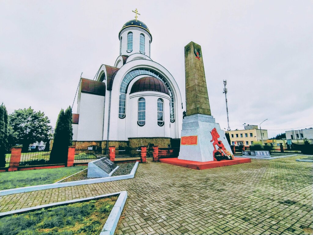 Anıt, heykel Братская могила, Minskaya oblastı, foto