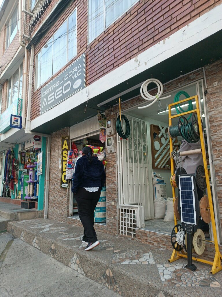 Kozmetik ve parfümeri mağazaları Distribuidora de aseo M. C, Bogota, foto
