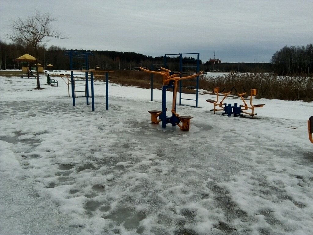 Spor alanı Спортплощадка, воркаут, Minskaya oblastı, foto