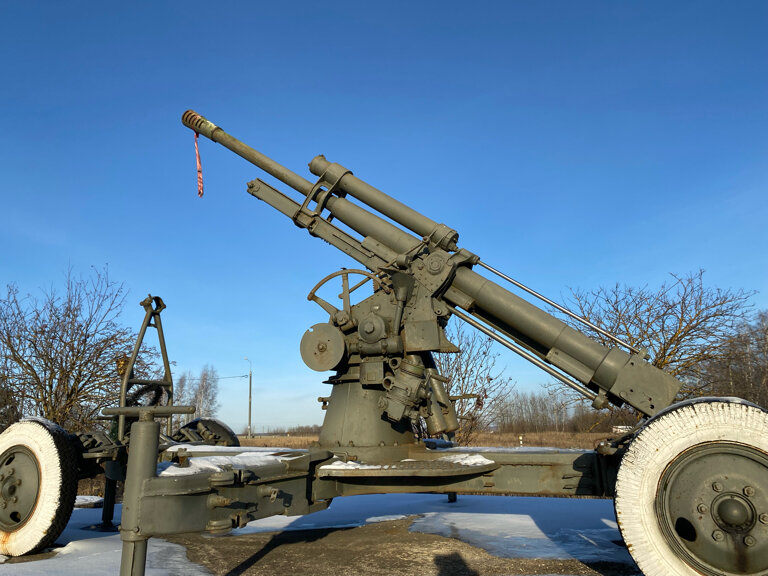 Teknoloji anıtı Зенитное орудие, Tulskaya oblastı, foto
