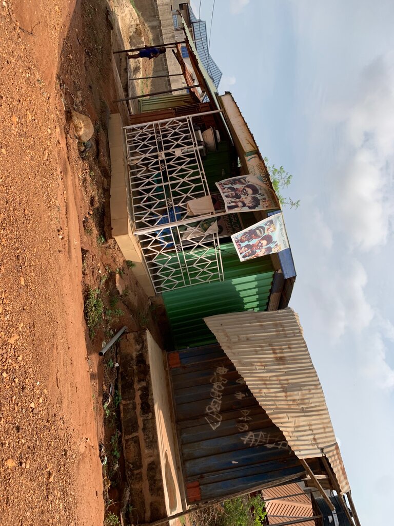 Kozmetik ve parfümeri mağazaları Nyame Ye Nyame Wigs and Cosmetics, Dünya, foto