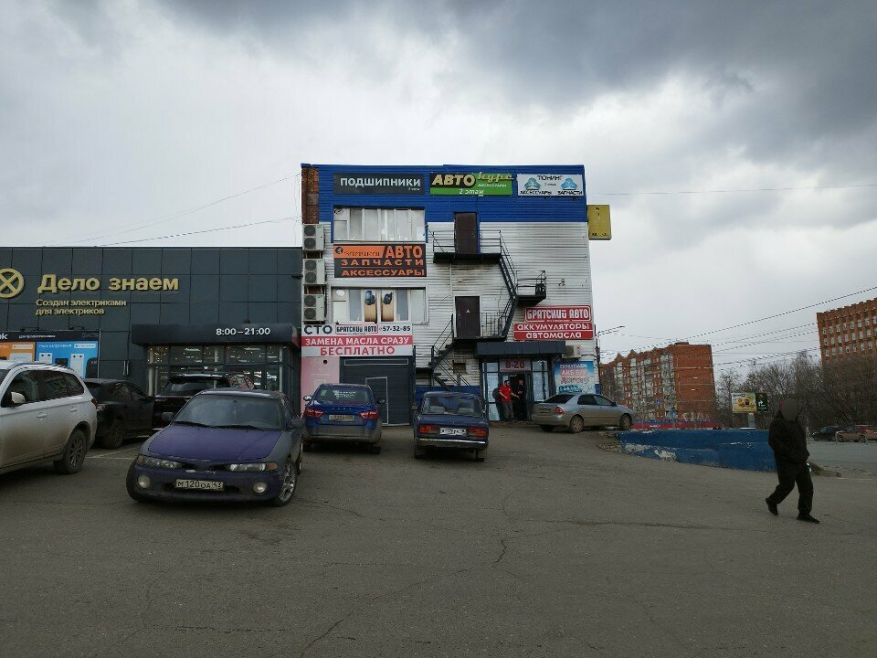 Boya ve cila malzemeleri üretim ve satış yerleri Finkraska, Izhevsk, foto