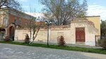 Фрагмент стены с дверью, конец XIX - начало XX века (ulitsa Burzyantseva No:28), turistik yerler  Orenburg'dan