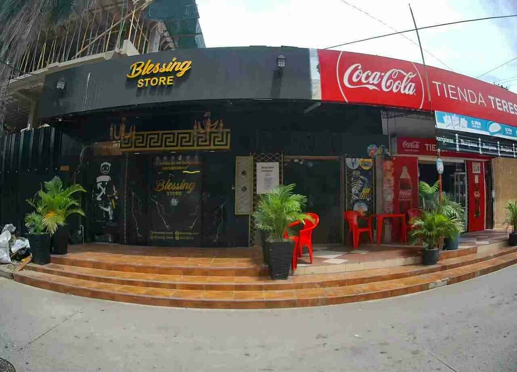 Giyim mağazası Blessing Store, Santa‑Krus, foto