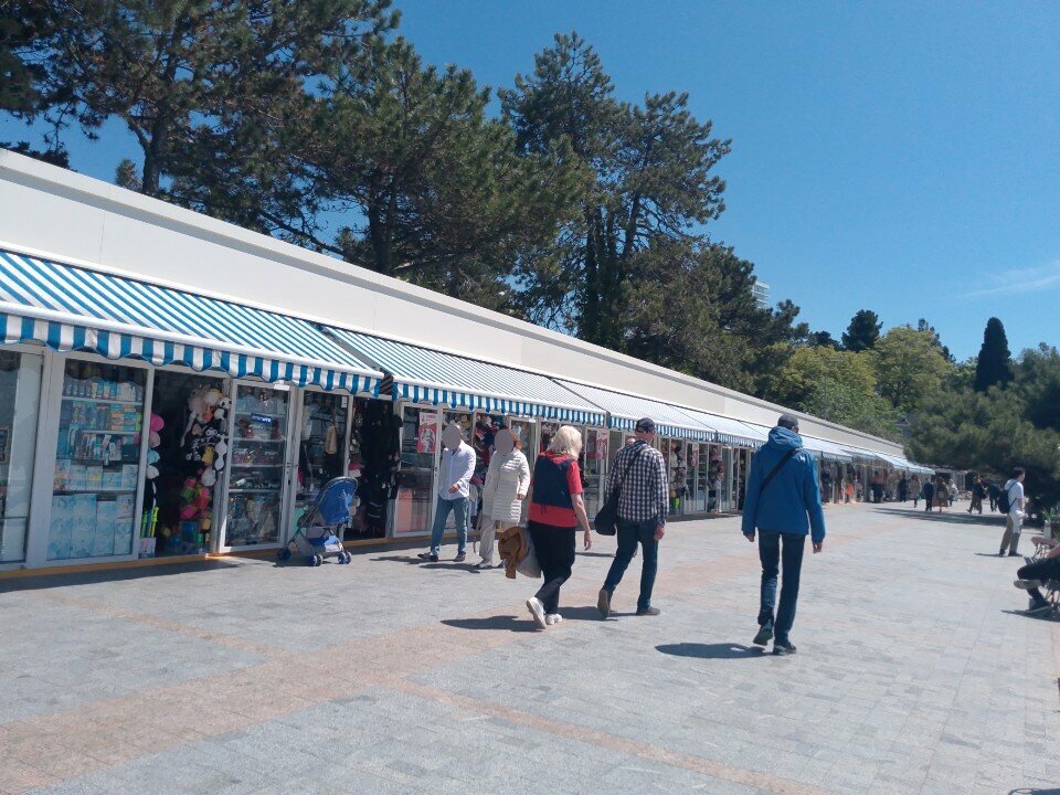 Hediyelik eşya mağazaları Торговый ряд курортных товаров и сувениров, Soçi, foto