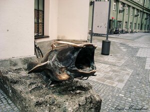 Wels (Bavaria, Munich, Augustinerstraße), park, sokak heykeli  Münih'ten