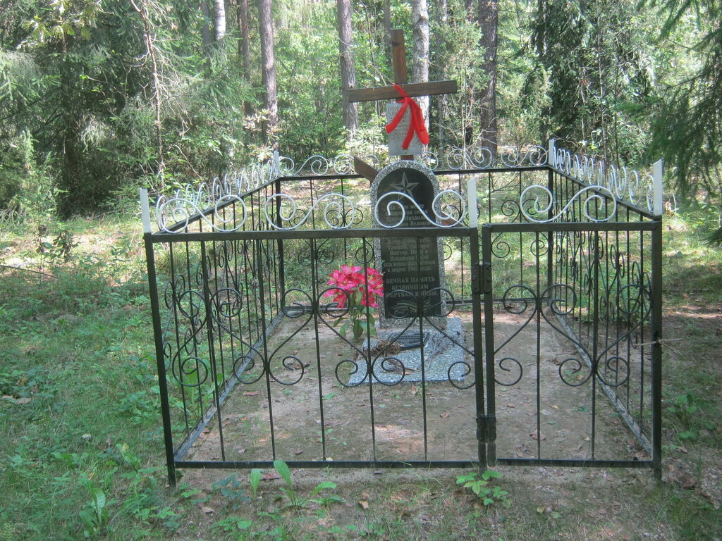 Anıt, heykel Братская могила, Brestskaya oblastı, foto