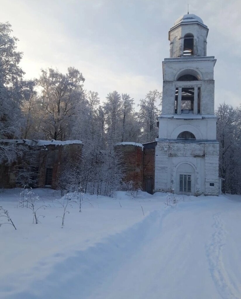 Ortodoks kiliseleri Tserkov Pokrova Presvyatoy Bogoroditsy V Romantsevo, Kostromskaya oblastı, foto