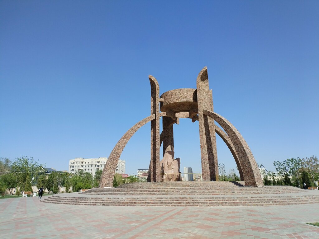 Park, sokak heykeli Avesta Kitap Anıtı, Ürgenç, foto