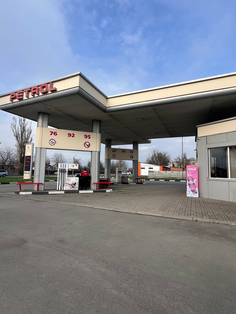 Benzin istasyonu Е. М., Gukovo, foto
