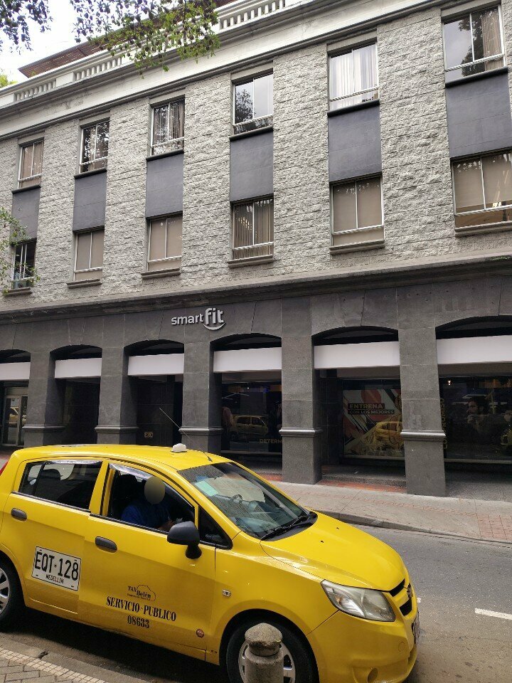 Çok amaçlı spor tesisleri Smart Fit Colombia, Medellin, foto