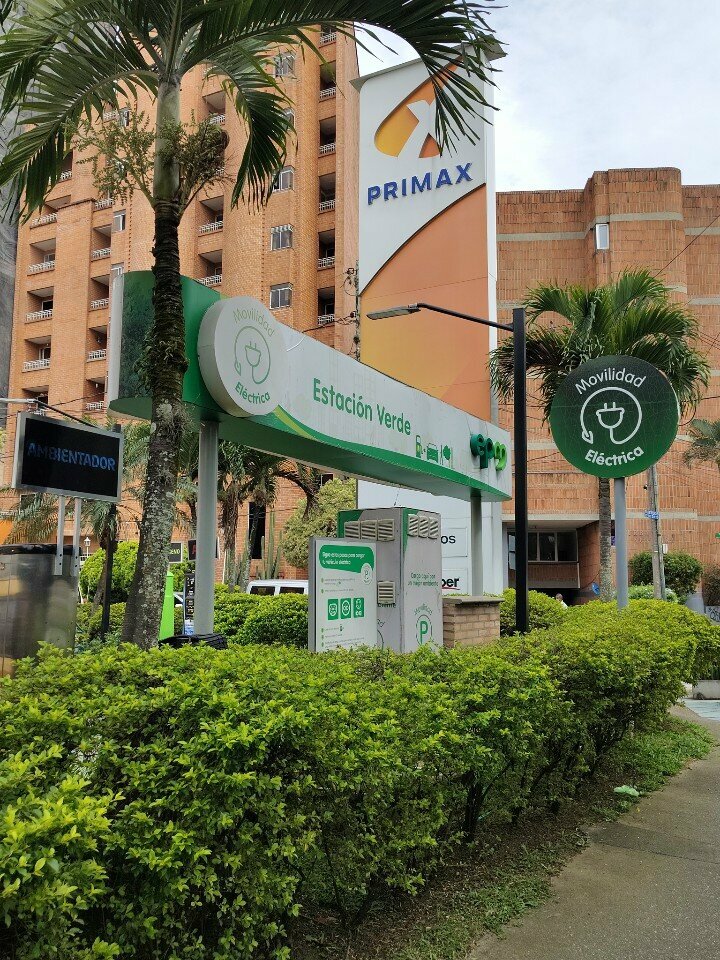 Benzin istasyonu Green epm Station, Medellin, foto