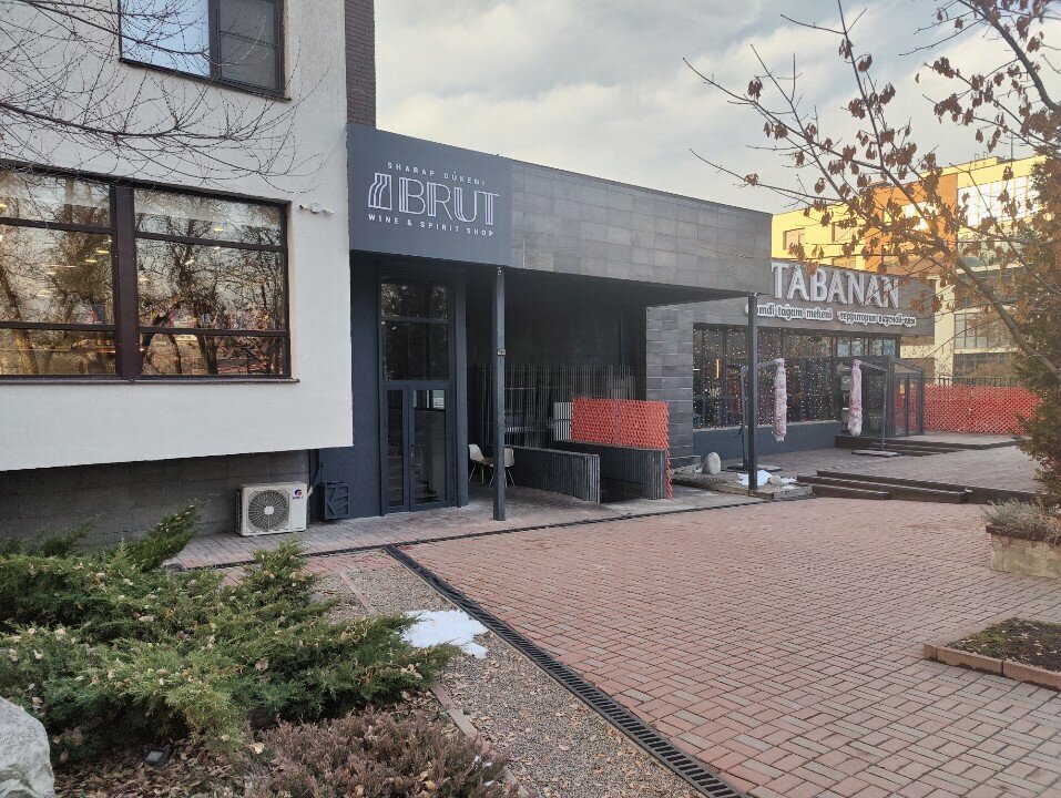 Alkollü içecekler Brut, Almatı, foto