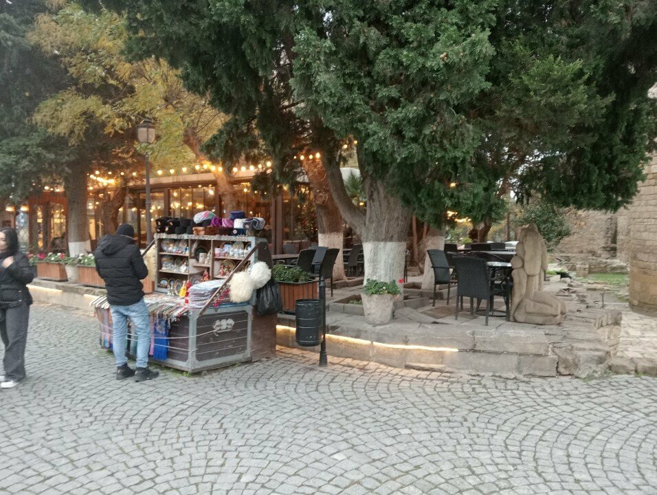 Hediyelik eşya mağazaları Магазин сувениров, Bakü, foto