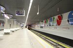Metro Rondo Onz (Warszawa, ulica Świętokrzyska), metro istasyonu  Varşova'dan