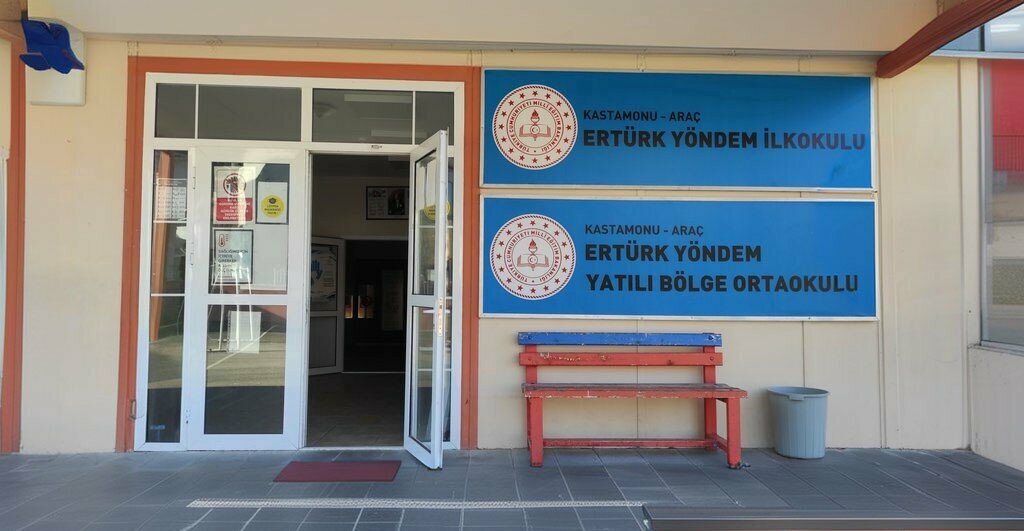 Ortaokul Araç Boyalı Ertürk Yöndem Yatılı Bölge Ortaokulu, Bayramören, foto