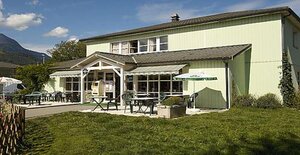 Fasthotel Albertville (Auvergne-Rhône-Alpes, Savoie, Albertville, Chemin des 3 Poiriers), otel  Albertville'den