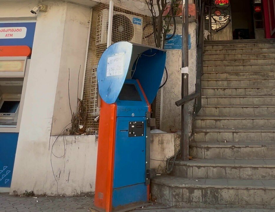 Ödeme terminali Платёжный терминал, Tiflis, foto