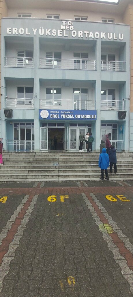 Ortaokul Erol Yüksel Ortaokulu, İstanbul, foto