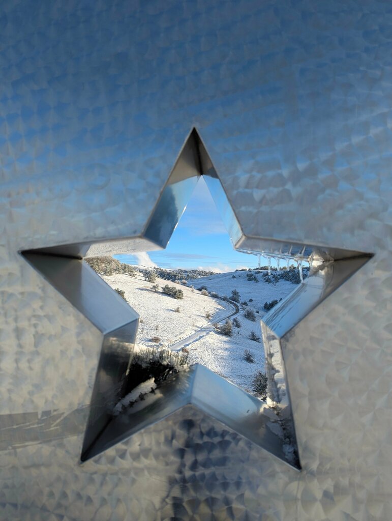 Anıt, heykel Героям-партизанам, Kırım Cumhuriyeti, foto