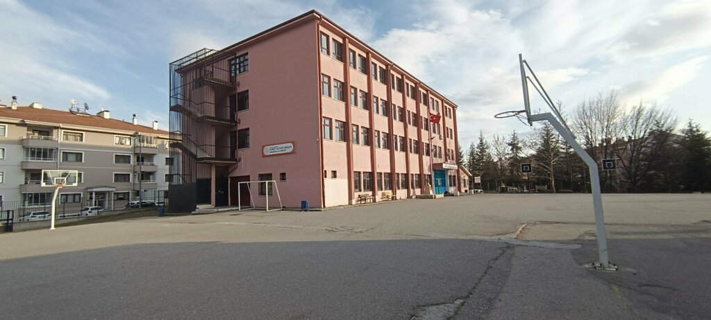 Lise Ahmet-Alper Dinçer Anadolu Lisesi, Ankara, foto