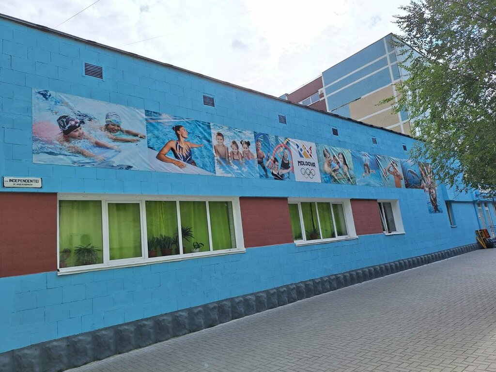 Yüzme havuzları Bazin Blue Bird, Kişinev, foto