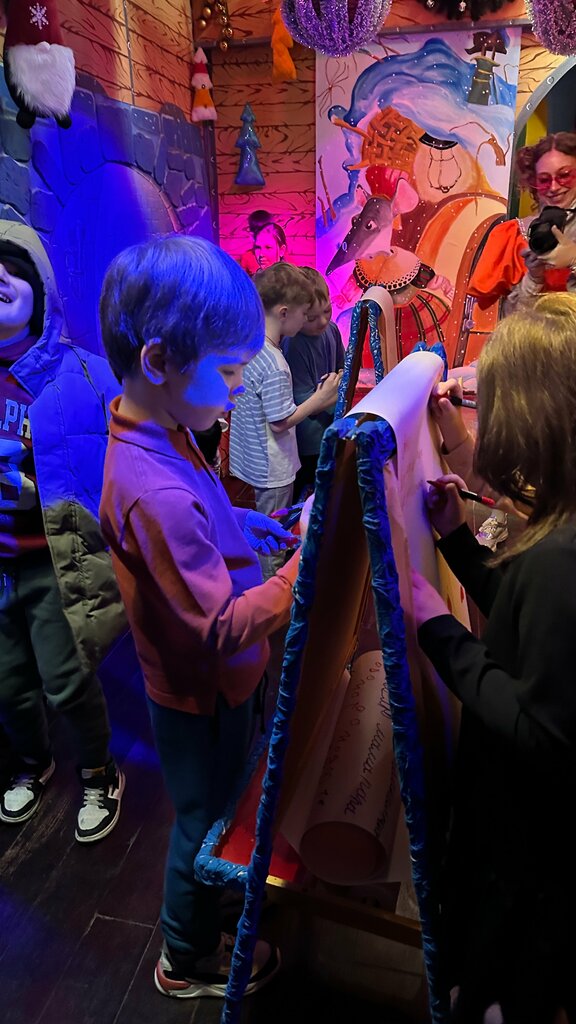 Otoparklar Parkovka interaktivnogo teatra dlya detey Tepigra, Moskova, foto