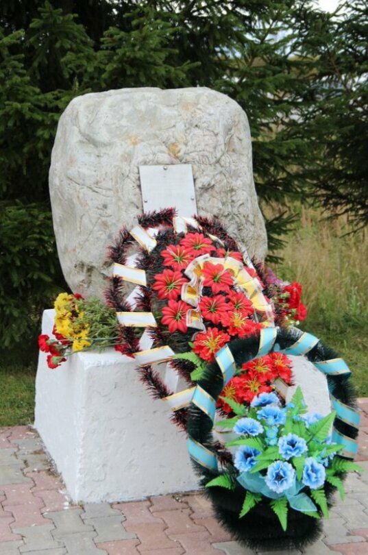 Anıt, heykel Место гибели сотрудников Заволжского РОВД 30.09.2000г., İvanovskaya oblastı, foto