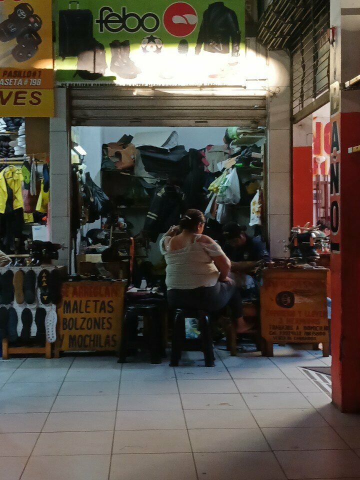 Ayakkabı tamiri Clinica Del Calzado Y Zapatillas Febo, Santa‑Krus, foto